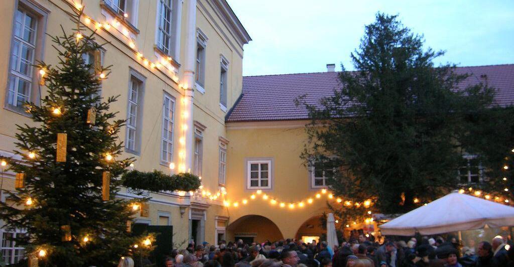 Stimmungsvoller Advent im Schloss und der Hofbühne | Nachrichten.at