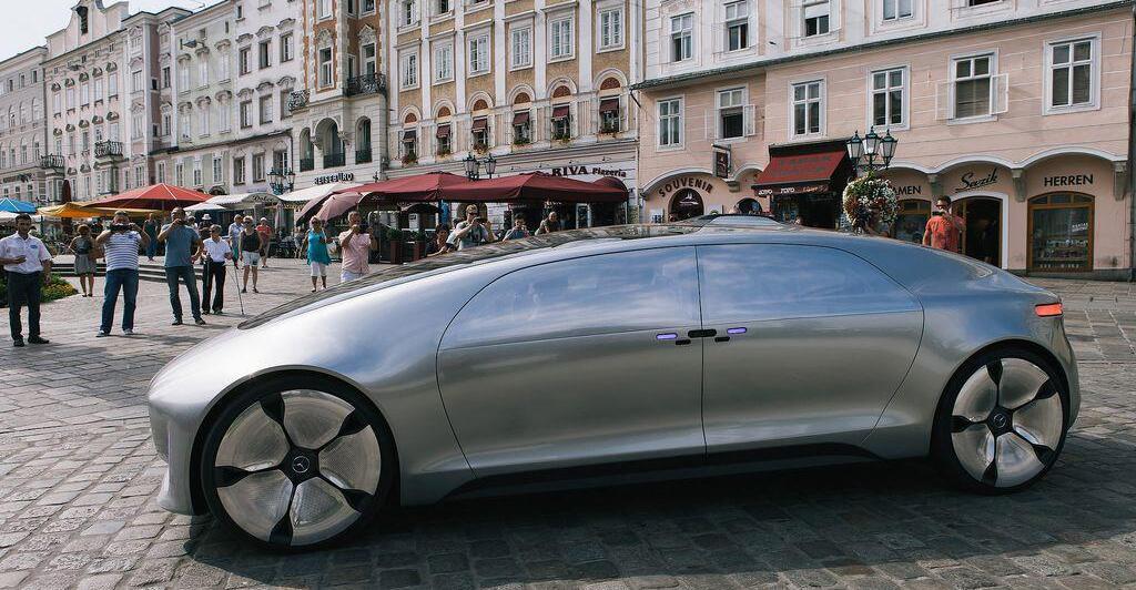 Der selbstfahrende Mercedes in Linz unterwegs | Nachrichten.at