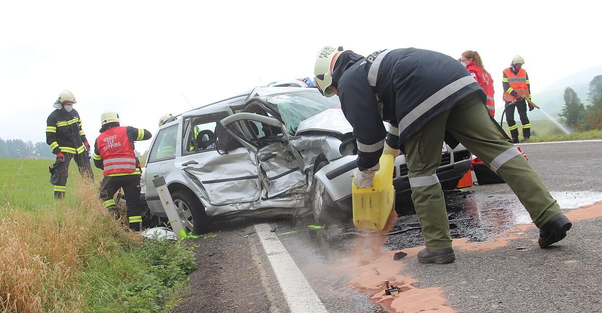 Hubschrauber-Einsatz nach schwerem Unfall auf der B38 | Nachrichten.at