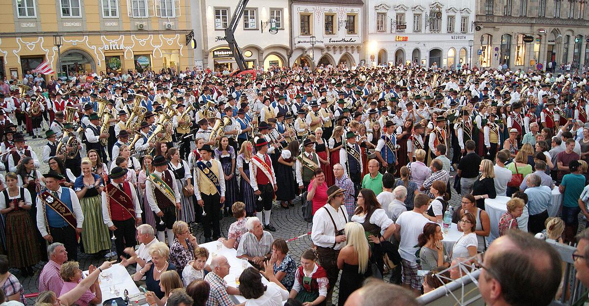 Eine lange Nacht der Blasmusik am Steyrer Stadtplatz | Nachrichten.at