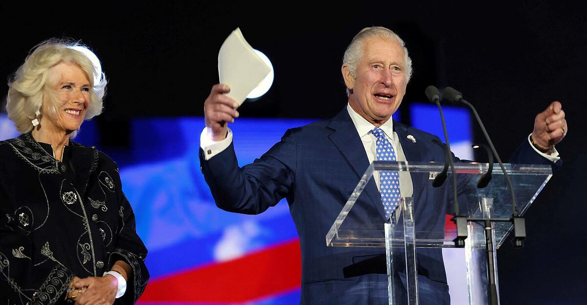 "Eure Majestät, Mami": Charles dankt Queen für 70 Jahre Einsatz ...