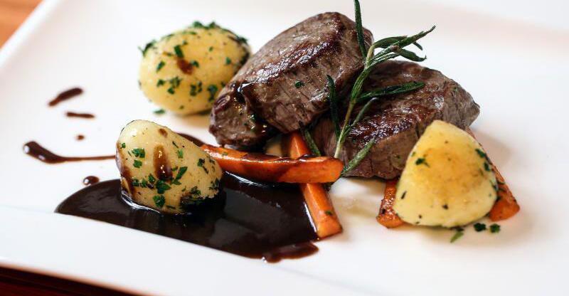 Gebratenes Rinderfilet mit Gemüse | Nachrichten.at