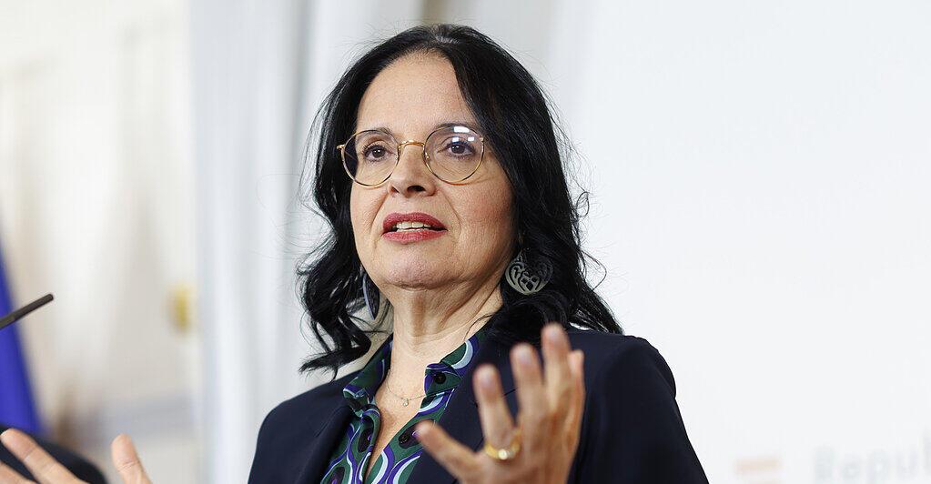 Einziger, schneller Abgang aus der Regierung: Kulturstaatssekretärin Andrea Mayer | Nachrichten.at