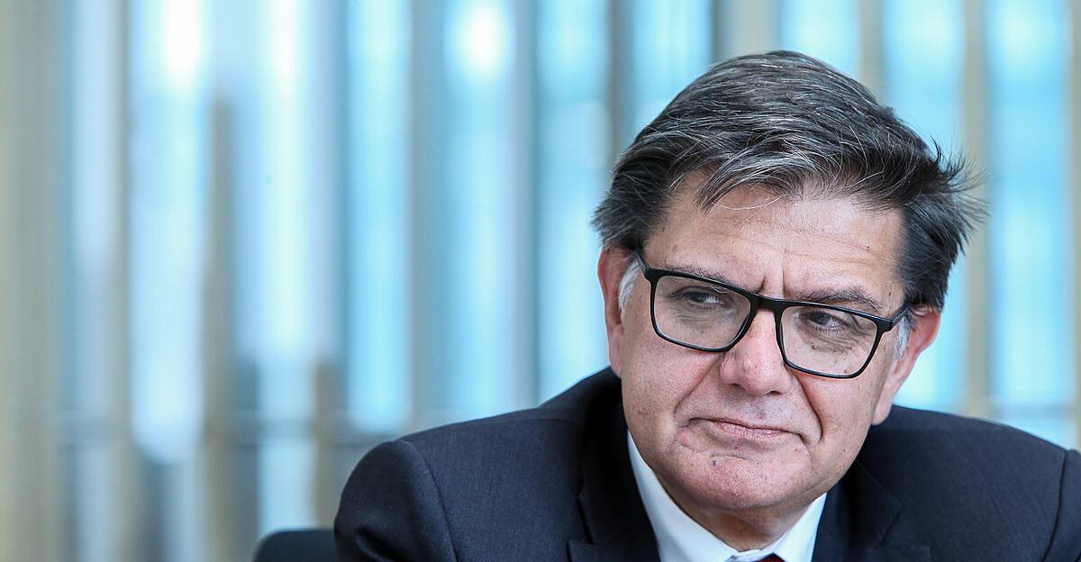 Goldenes Ehrenzeichen für Karl-Heinz Rauscher | Nachrichten.at