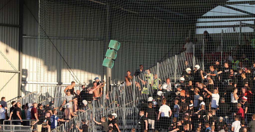 Gewalt beim Linzer Derby: Hooligans verletzten Polizisten schwer ...