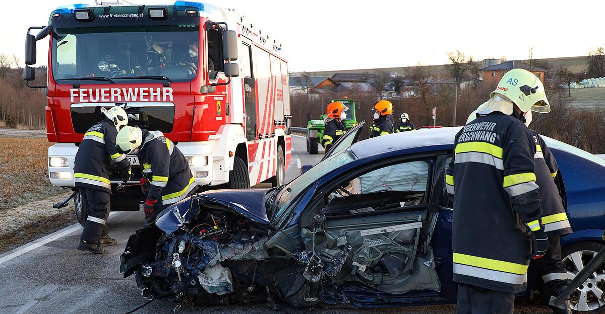 Alkolenker verursachte Unfall mit zwei Schwerverletzten | Nachrichten.at