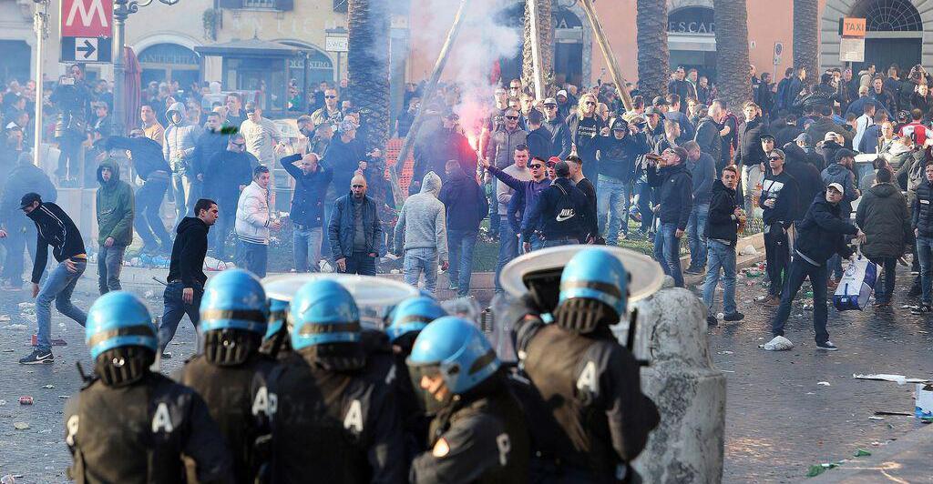 Feyenoord-Hooligans wüteten in Rom | Nachrichten.at
