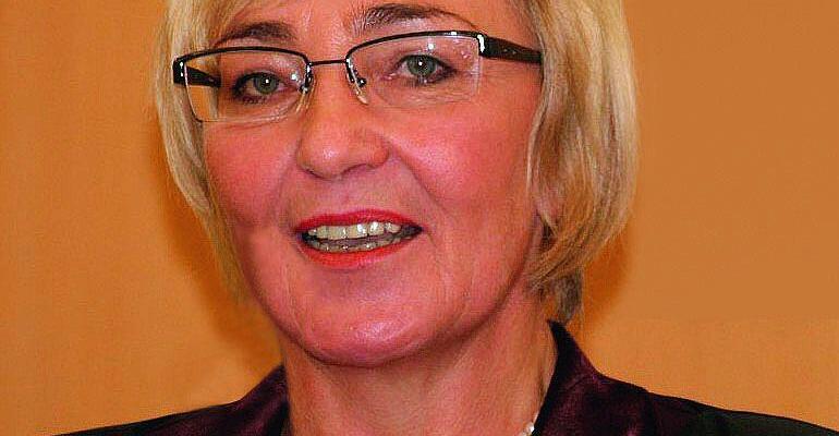 Maria Schwarz-Schlöglmann: Der Blick hinter die häusliche Fassade ...