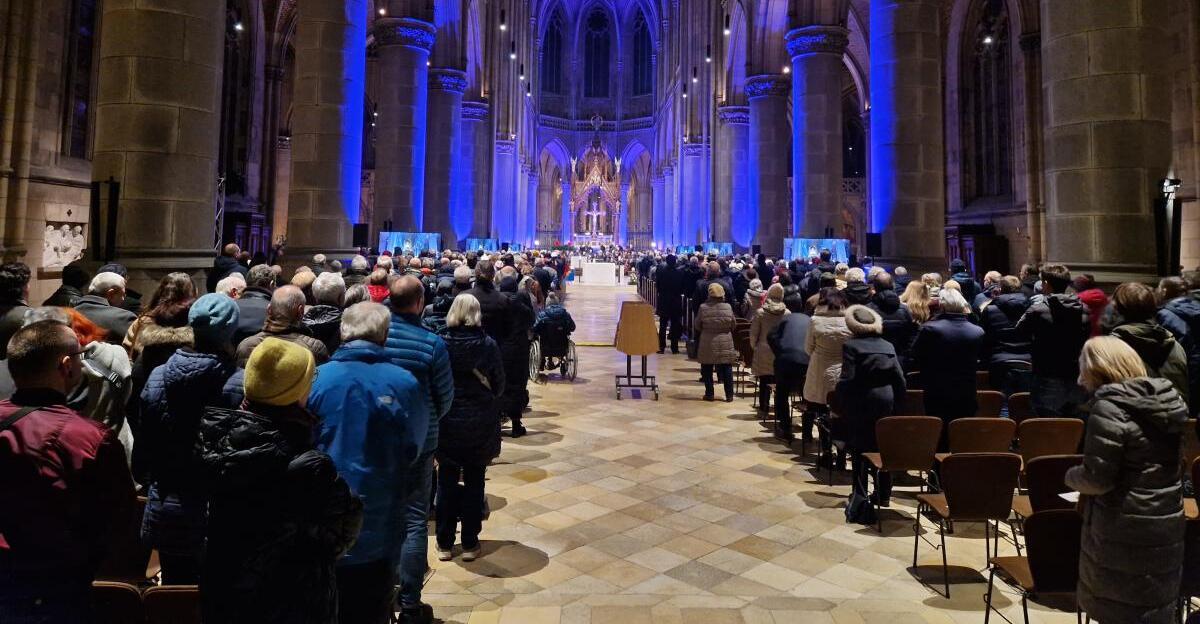 100 Jahre Mariendom und eine päpstliche Auszeichnung für Josef Pühringer | Nachrichten.at