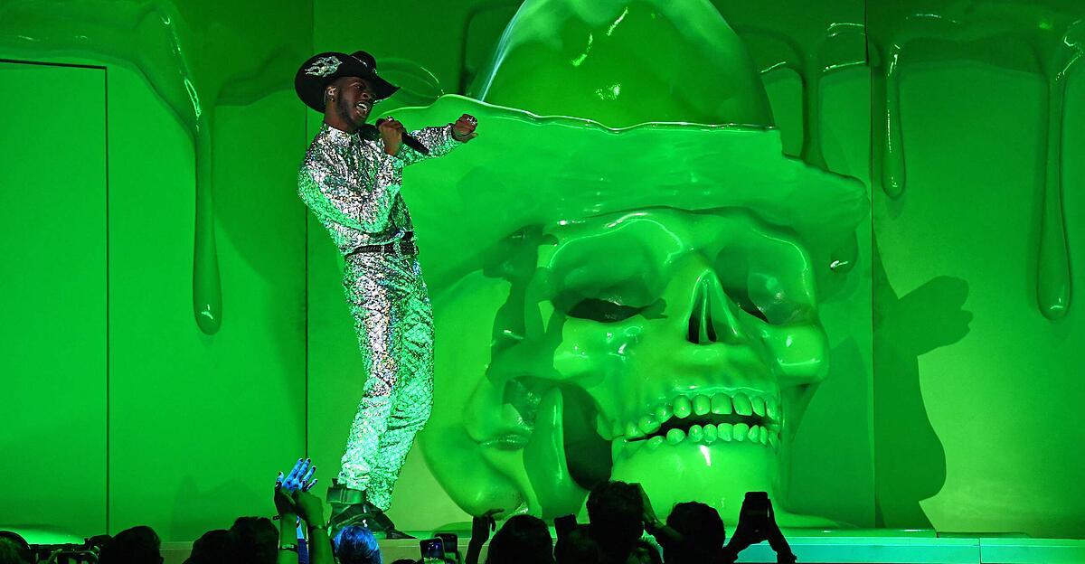 Nike klagt US-Rapper wegen "Satan-Schuhen" | Nachrichten.at