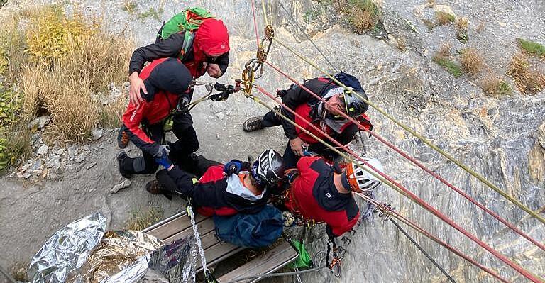 Überforderte Kletterin aus Wand gerettet | Nachrichten.at