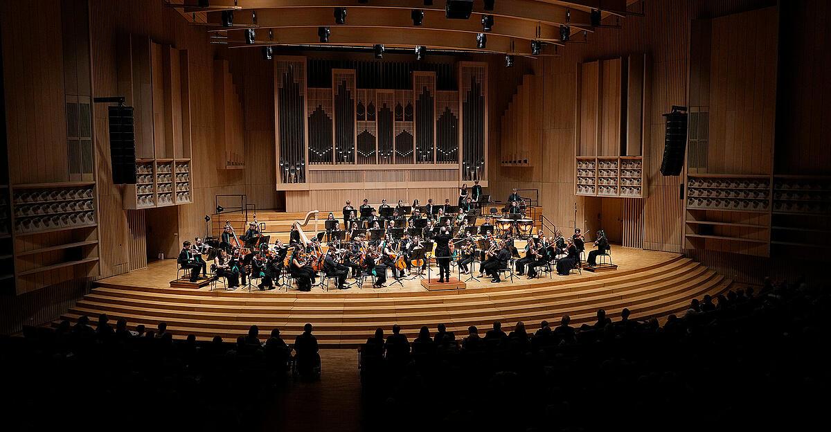 Upper Austrian Sinfonietta unter Peter Aigner: Strauss und die DNA des ...