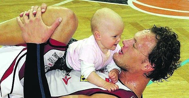 Tilo, die große Klette aus Deutschland | Nachrichten.at